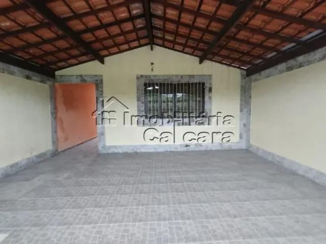 Casa com 3 Quartos e 2 banheiros à Venda, 165 m² por R$ 380.000