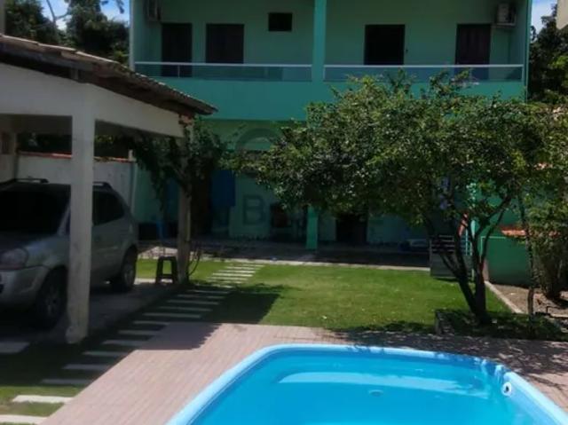 Casa com 3 Quartos e 2 banheiros à Venda, 169 m² por R$ 520.000