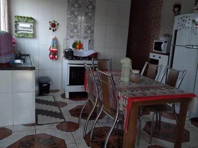Casa com 3 Quartos e 2 banheiros à Venda, 173 m² por R$ 200.000