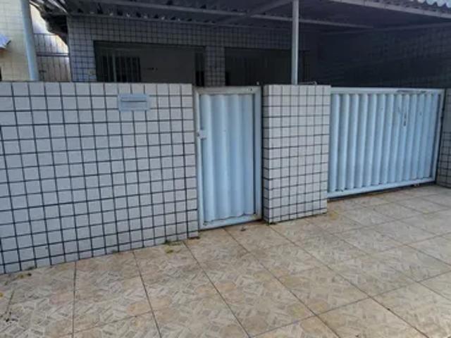 Casa com 3 Quartos e 2 banheiros à Venda, 170 m² por R$ 360.000