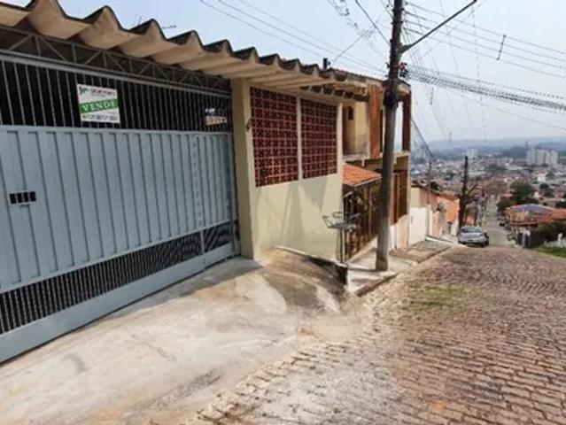 Casa com 3 Quartos e 2 banheiros à Venda, 170 m² por R$ 320.000