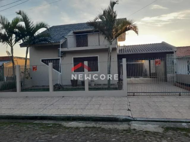 Casa com 3 Quartos e 2 banheiros à Venda, 170 m² por R$ 470.000