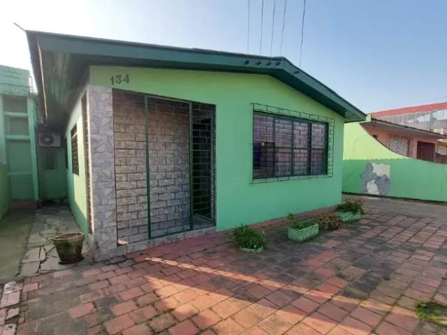 Casa com 3 Quartos e 2 banheiros à Venda, 177 m² por R$ 299.000