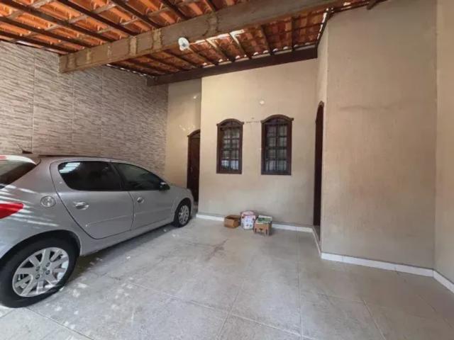 Casa com 3 Quartos e 2 banheiros à Venda, 180 m² por R$ 233.000