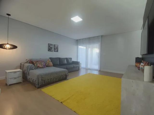 Casa com 3 Quartos e 2 banheiros à Venda, 180 m² por R$ 340.000