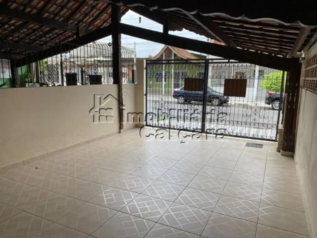 Casa com 3 Quartos e 2 banheiros à Venda, 180 m² por R$ 370.000
