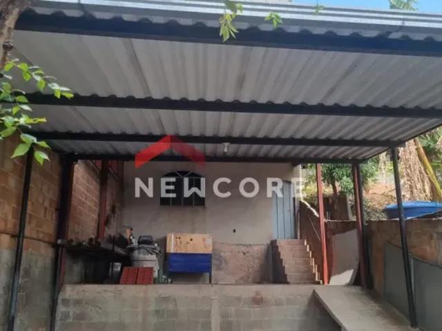 Casa com 3 Quartos e 2 banheiros à Venda, 180 m² por R$ 480.000
