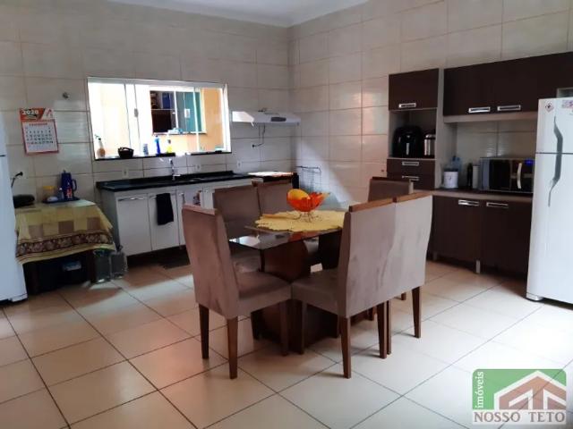 Casa com 3 Quartos e 2 banheiros à Venda, 180 m² por R$ 424.000