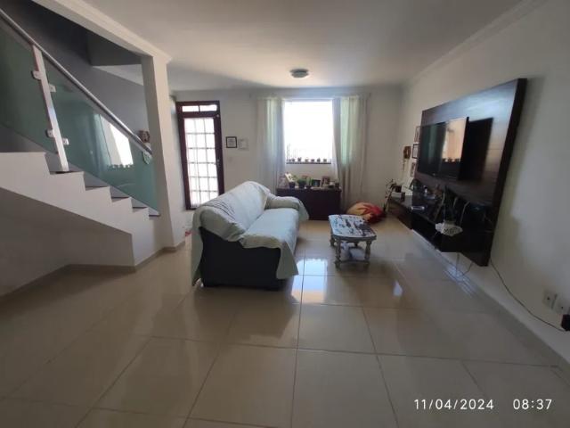 Casa com 3 Quartos e 2 banheiros à Venda, 182 m² por R$ 480.000