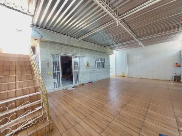 Casa com 3 Quartos e 2 banheiros à Venda, 185 m² por R$ 360.000