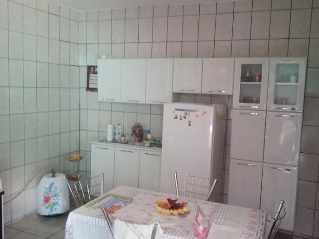 Casa com 3 Quartos e 2 banheiros à Venda, 190 m² por R$ 370.000