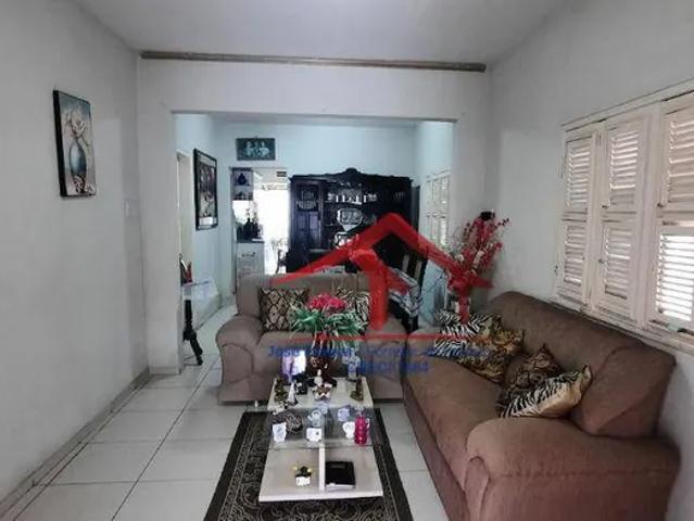 Casa com 3 Quartos e 2 banheiros à Venda, 199 m² por R$ 500.000