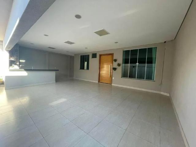 Casa com 3 Quartos e 2 banheiros à Venda, 100 m² por R$ 280.000