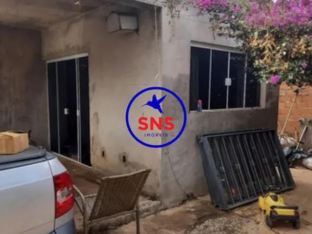 Casa com 3 Quartos e 2 banheiros à Venda, 100 m² por R$ 230.000