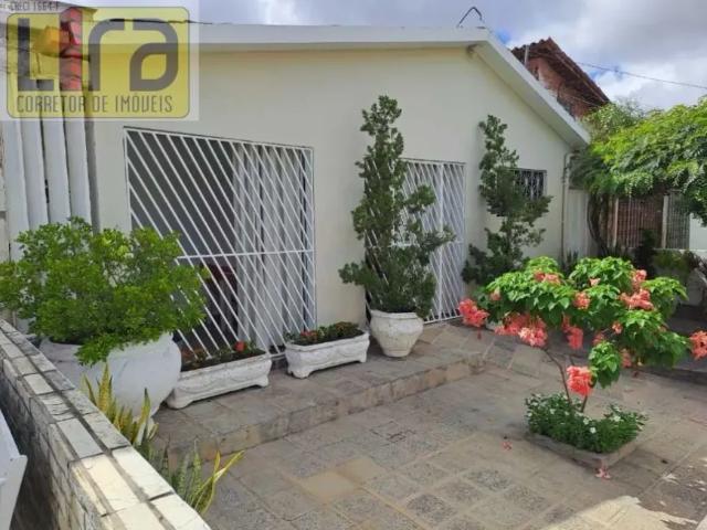 Casa com 3 Quartos e 2 banheiros à Venda, 100 m² por R$ 300.000