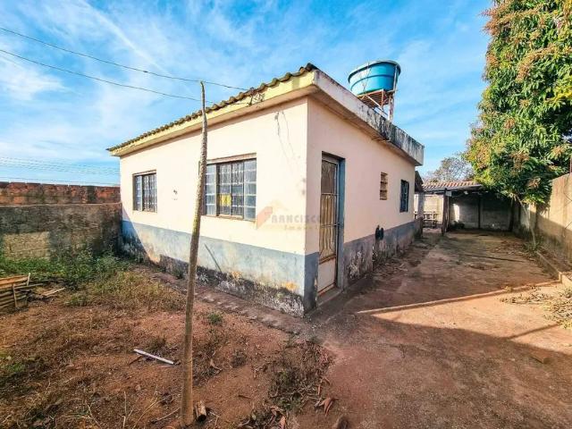 Casa com 3 Quartos e 2 banheiros à Venda, 100 m² por R$ 90.000