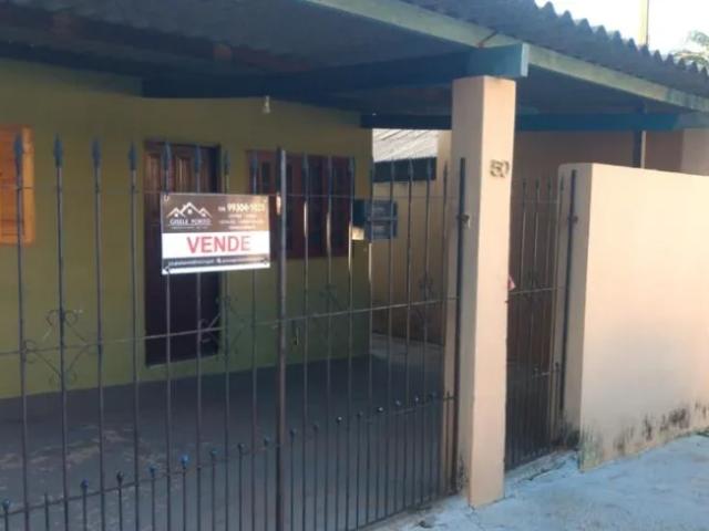 Casa com 3 Quartos e 2 banheiros à Venda, 101 m² por R$ 372.000