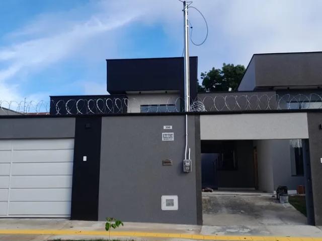 Casa com 3 Quartos e 2 banheiros à Venda, 105 m² por R$ 340.000