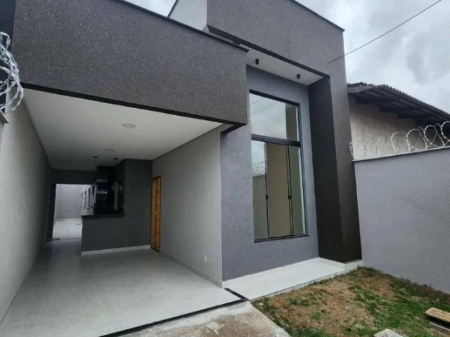 Casa com 3 Quartos e 2 banheiros à Venda, 105 m² por R$ 340.000