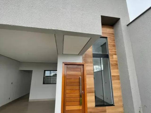 Casa com 3 Quartos e 2 banheiros à Venda, 105 m² por R$ 330.000