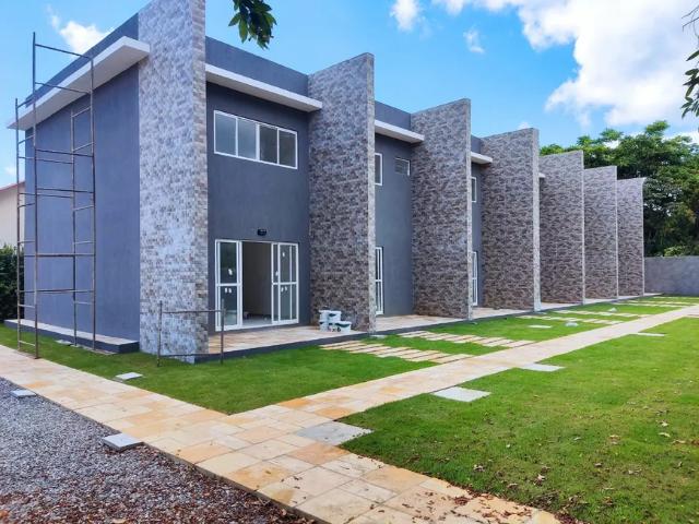 Casa com 3 Quartos e 2 banheiros à Venda, 110 m² por R$ 289.000