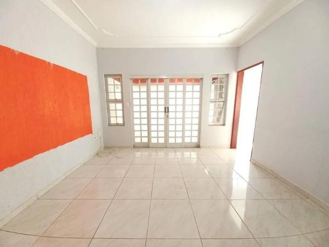 Casa com 3 Quartos e 2 banheiros à Venda, 110 m² por R$ 350.000