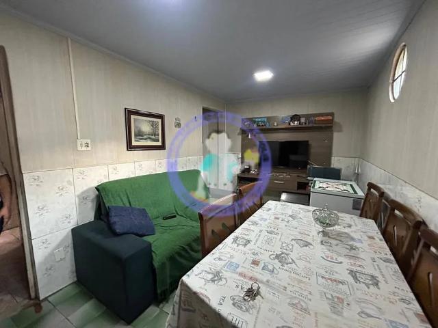Casa com 3 Quartos e 2 banheiros à Venda, 110 m² por R$ 330.000