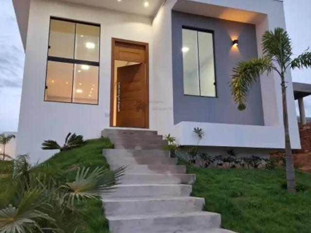 Casa com 3 Quartos e 2 banheiros à Venda, 111 m² por R$ 895.000
