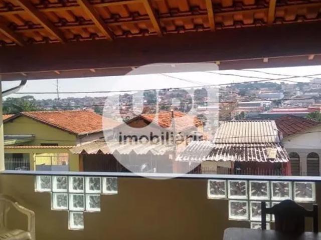 Casa com 3 Quartos e 2 banheiros à Venda, 117 m² por R$ 290.000