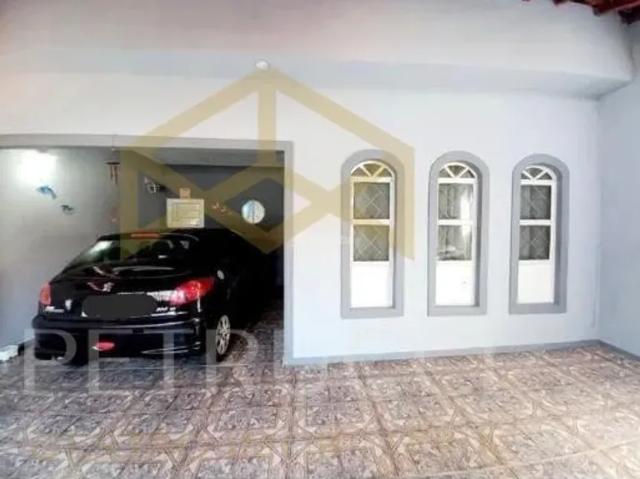 Casa com 3 Quartos e 2 banheiros à Venda, 117 m² por R$ 320.000
