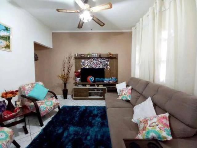 Casa com 3 Quartos e 2 banheiros à Venda, 117 m² por R$ 320.000