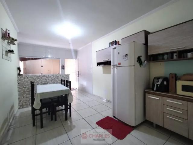 Casa com 3 Quartos e 2 banheiros à Venda, 115 m² por R$ 270.000