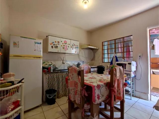 Casa com 3 Quartos e 2 banheiros à Venda, 119 m² por R$ 320.000