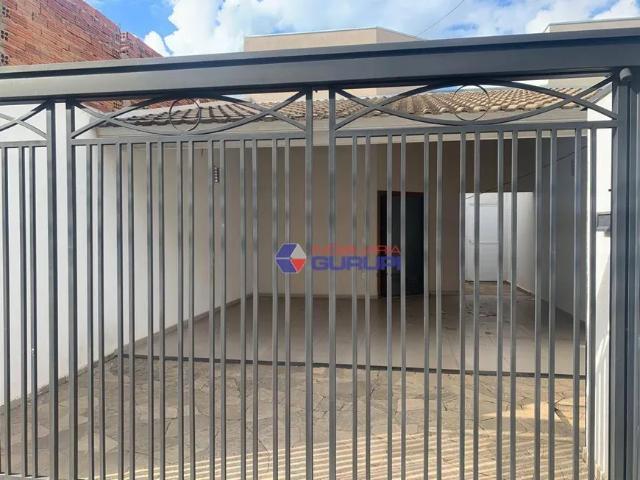 Casa com 3 Quartos e 2 banheiros à Venda, 123 m² por R$ 290.000