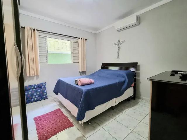 Casa com 3 Quartos e 2 banheiros à Venda, 120 m² por R$ 360.000