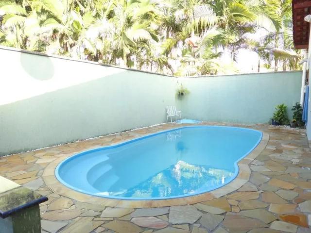 Casa com 3 Quartos e 2 banheiros à Venda, 120 m² por R$ 370.000