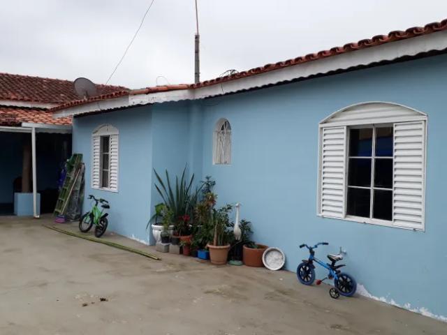 Casa com 3 Quartos e 2 banheiros à Venda, 120 m² por R$ 370.000