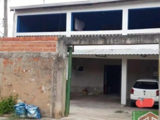 Casa com 3 Quartos e 2 banheiros à Venda, 120 m² por R$ 320.000