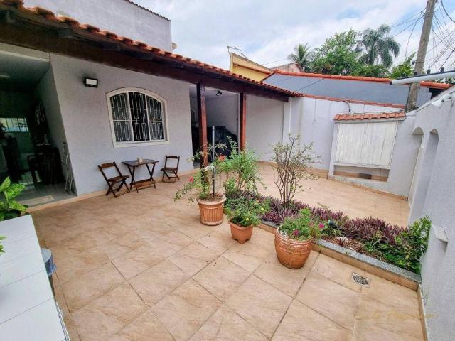 Casa com 3 Quartos e 2 banheiros à Venda, 120 m² por R$ 480.000