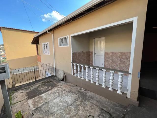 Casa com 3 Quartos e 2 banheiros à Venda, 120 m² por R$ 520.000