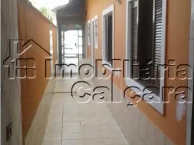 Casa com 3 Quartos e 2 banheiros à Venda, 125 m² por R$ 270.000
