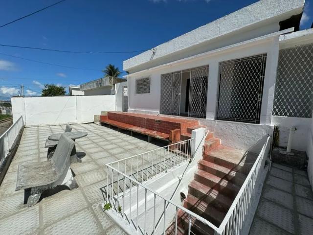 Casa com 3 Quartos e 2 banheiros à Venda, 133 m² por R$ 320.000