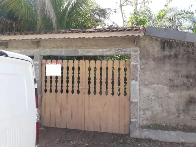Casa com 3 Quartos e 2 banheiros à Venda, 130 m² por R$ 210.000