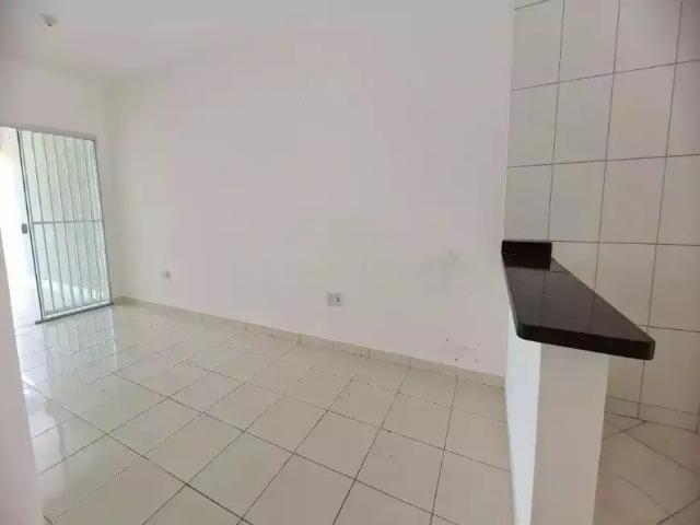 Casa com 3 Quartos e 2 banheiros à Venda, 130 m² por R$ 230.000