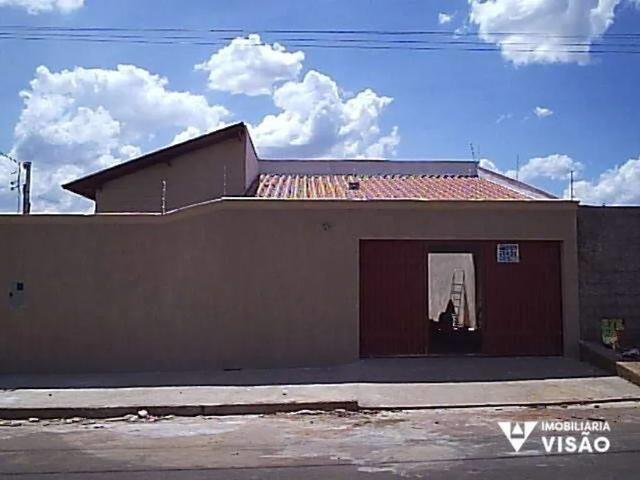 Casa com 3 Quartos e 2 banheiros à Venda, 130 m² por R$ 310.000
