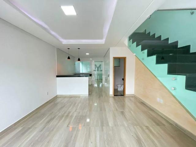 Casa com 3 Quartos e 2 banheiros à Venda, 130 m² por R$ 490.000