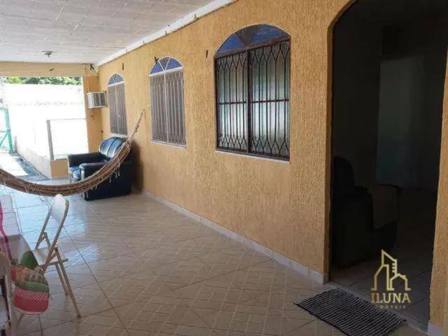 Casa com 3 Quartos e 2 banheiros à Venda, 240 m² por R$ 230.000
