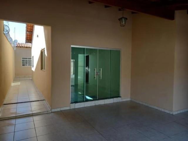 Casa com 3 Quartos e 2 banheiros à Venda, 240 m² por R$ 420.000