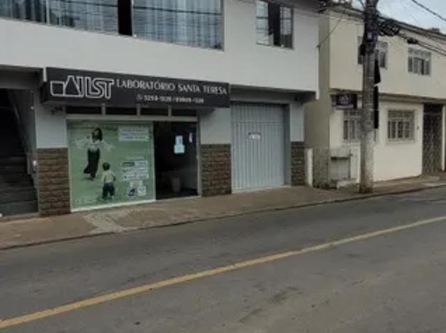 Casa com 3 Quartos e 2 banheiros à Venda, 250 m² por R$ 1.200.000