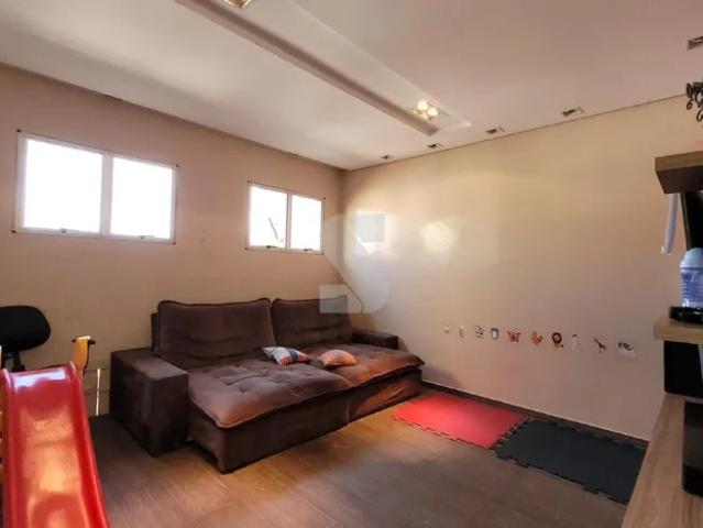Casa com 3 Quartos e 2 banheiros à Venda, 252 m² por R$ 1.300.000